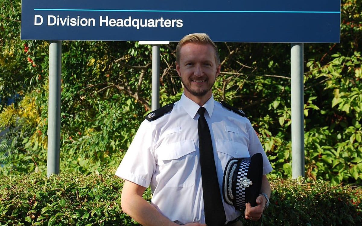 Armed police raid travellers' site suspected of supplying guns to gangs