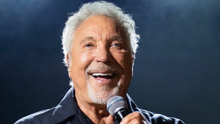 Threat by Police Officer at Tom Jones Concert, Woman Claims
